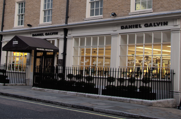 Complimentary Daniel Galvin shampoo and conditioner - Make it Marylebone